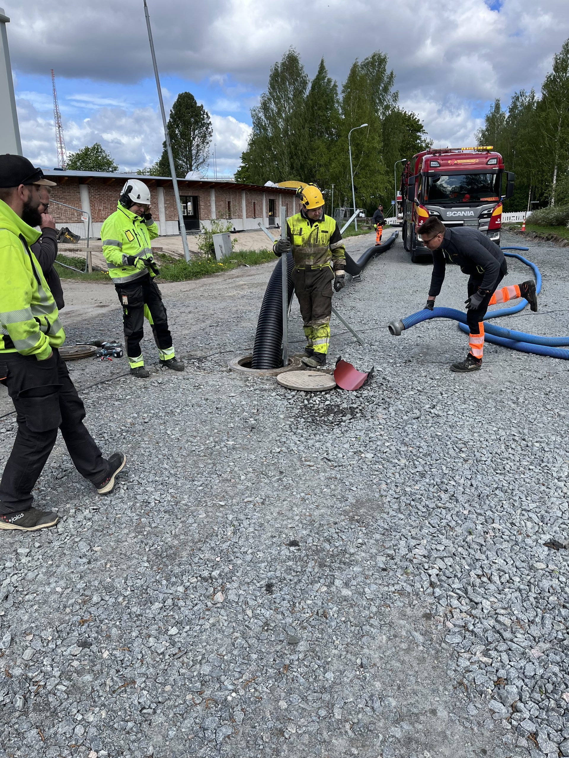 Ratakadulla sujutetaan viemäriä! - Pieksämäen Vesi Oy